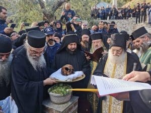Les reliques du célèbre staretz athonite roumain Denys (Ignat) ont été ...