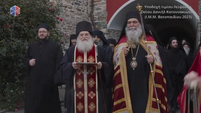 Une relique de saint Daniel de Katounakia a été transmise au monastère ...